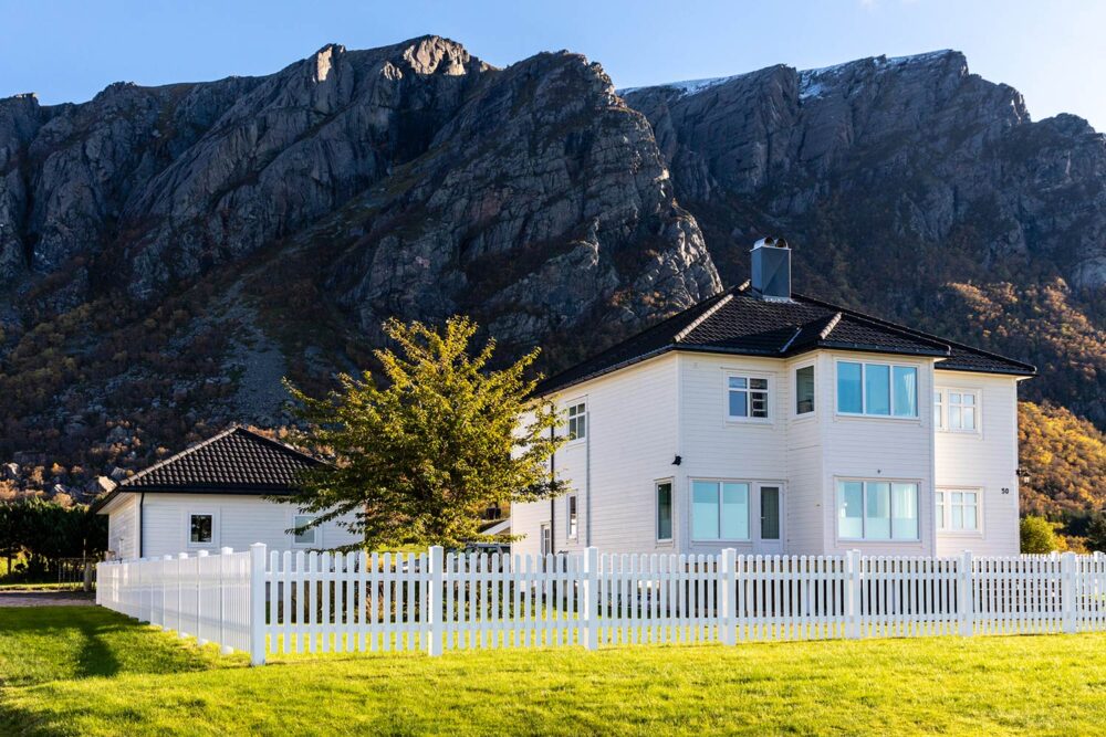 Rekkverk, gjerder, levegger, sprosser og terrassegulv i pvc - vindex